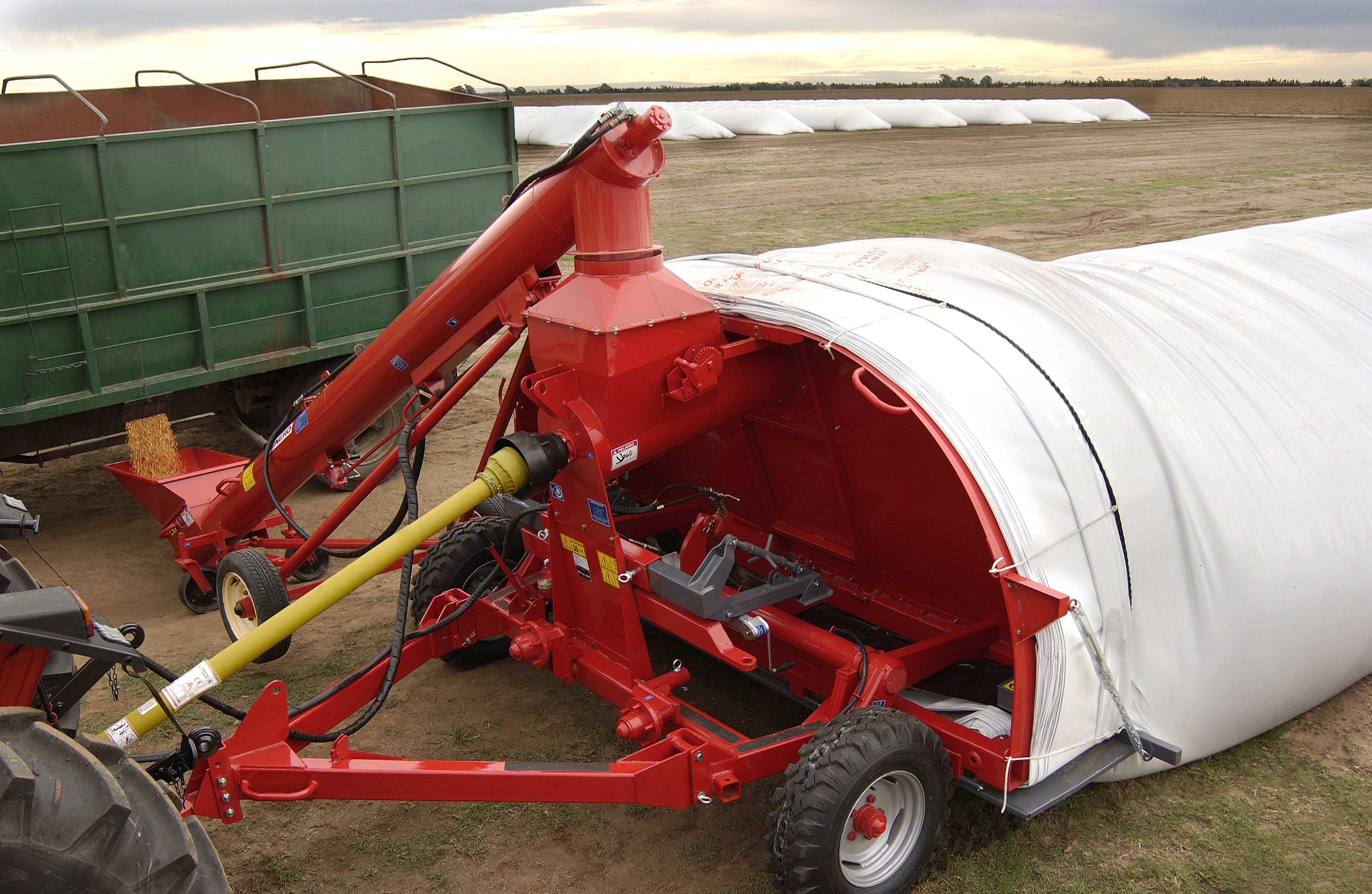 Mainero | Productos - Mainero - Cabezales para Maíz, Rotoenfardadoras